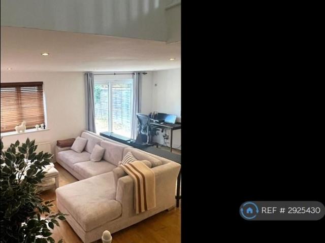 Mill Place, Kingston Upon Thames, KT1 3 bed semi detached house to rent £2,950 pcm £681 pw