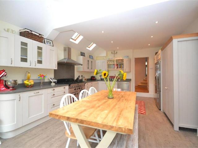 Mill Plat Avenue, Isleworth 2 bed terraced house to rent £2,550 pcm £588 pw