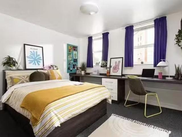Mill Point Extra Large Ensuite