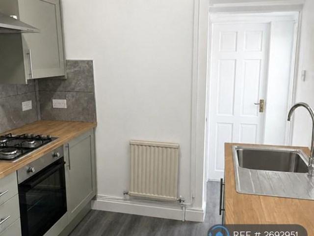 Mill Road, Caerphilly, CF83 3 bed terraced house to rent £1,095 pcm £253 pw
