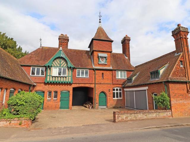 Mill Road, East Bergholt 3 bed mews to rent £1,675 pcm £387 pw