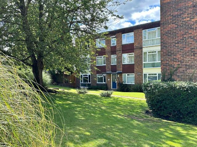 Mill Road, Epsom KT17, 1 bed flat to rent, £1,500 pcm | PrimeLocation