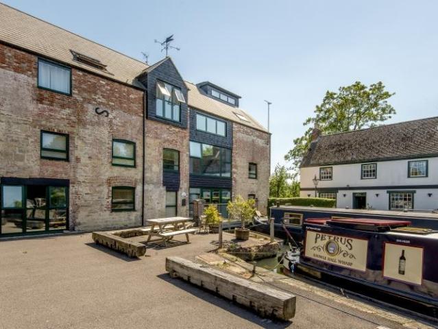 Mill Street, Central Oxford 3 bed townhouse to rent £3,500 pcm £808 pw