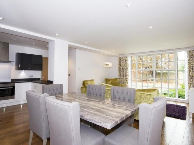 Mill Street, Oxford 2 bed apartment to rent £2,500 pcm £577 pw