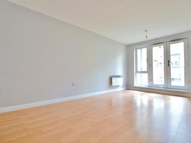 Mill Street, Slough SL2, 2 bed flat to rent, £1,450 pcm | PrimeLocation
