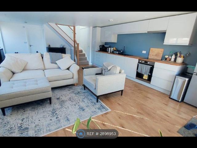 Millais Crescent, Epsom KT19, 3 bed detached house to rent, £2,500 pcm | PrimeLocation