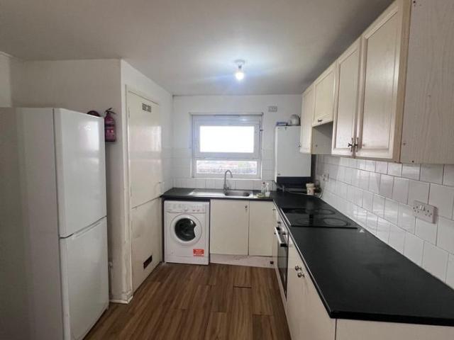 Millard Terrace, Dagenham RM10, 2 bed flat to rent, £1,700 pcm | PrimeLocation