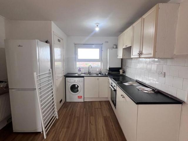 Millard Terrace RM10, 2 bed flat to rent, £1,650 pcm | PrimeLocation