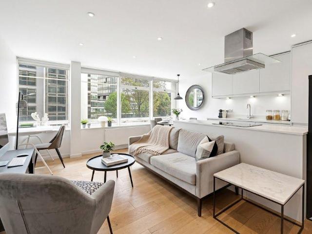 Millbank Court, 24 John Islip Street. 3 bed flat to rent £3,750 pcm £865 pw