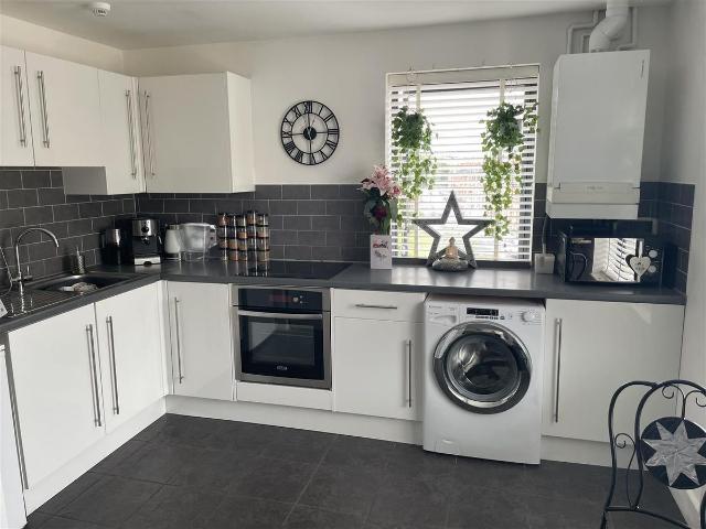 Millbrook Street, Cheltenham GL50, 2 bed flat to rent, £1,000 pcm | PrimeLocation