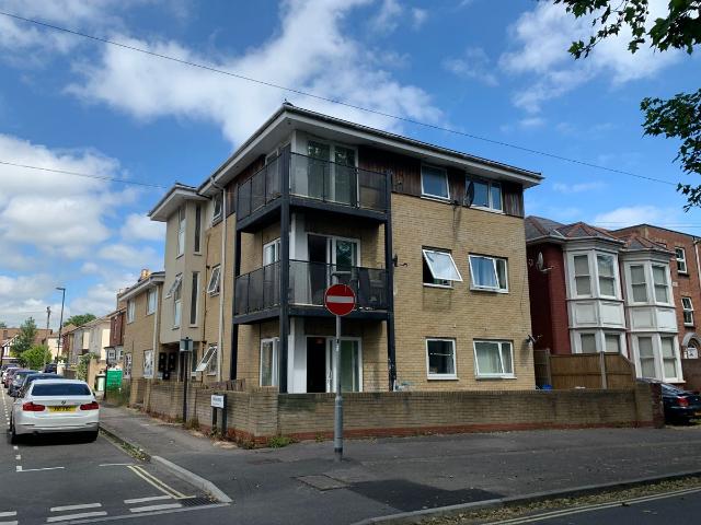 Millbrook Road East, Millbrook, Southampton, Hants SO15, 1 bed flat to rent, £950 pcm | PrimeLocation