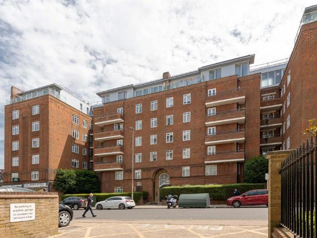 Millbrooke Court, Keswick Road, Putney 1 bed flat to rent £1,850 pcm £427 pw