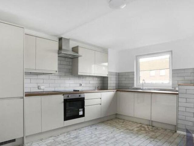 Millender Walk, London, 4 Bedroom Flat