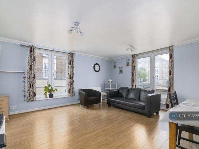 Millenium Drive, London, E14 2 bed flat to rent £2,350 pcm £542 pw