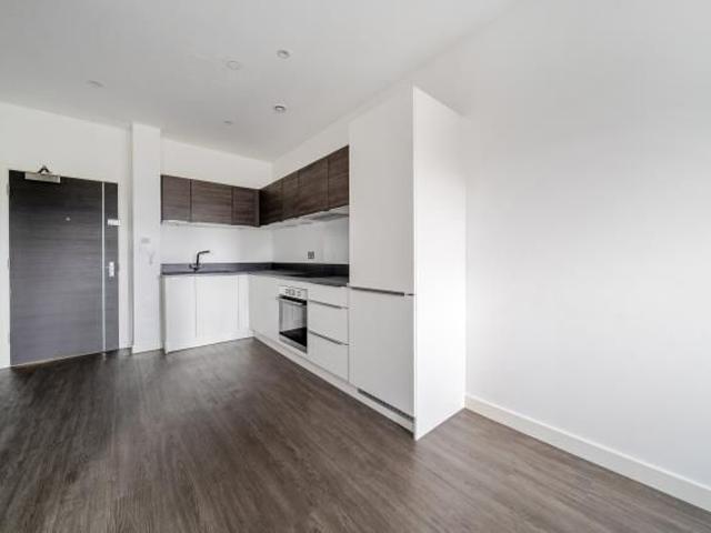 Millennium Way, Bracknell RG12, 2 bed flat to rent, £1,530 pcm | PrimeLocation
