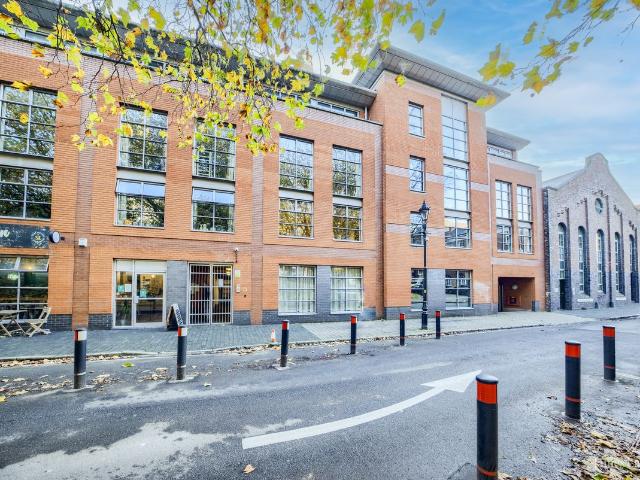 Miller Apartments, St. Pauls Square, Birmingham B3, 2 bed flat to rent, £1,300 pcm | PrimeLocation