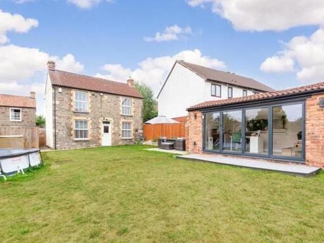 Millers Drive, North Common, 3 Bedroom Detached