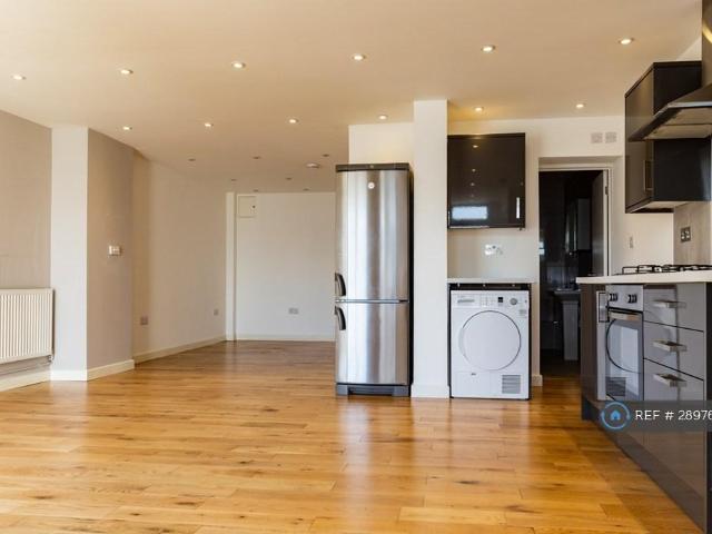 Millers Road, Brighton, BN1 Studio to rent £1,050 pcm £242 pw