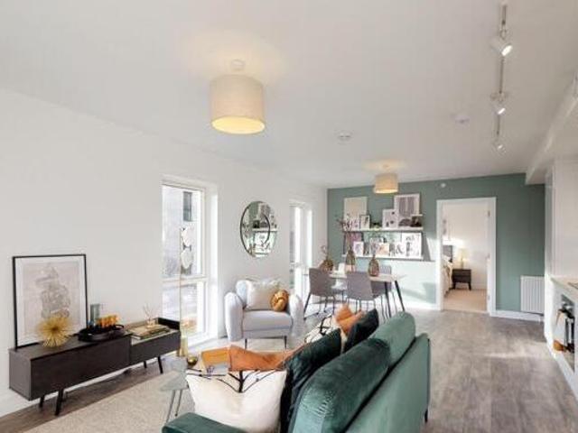 Millet Place, London, 3 Bedroom Flat