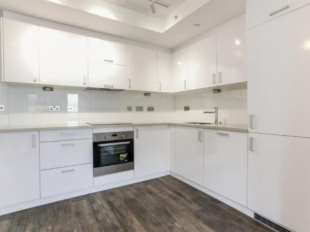 Millet Place, Pontoon Dock London E16 2 bed apartment to rent £2,400 pcm £554 pw