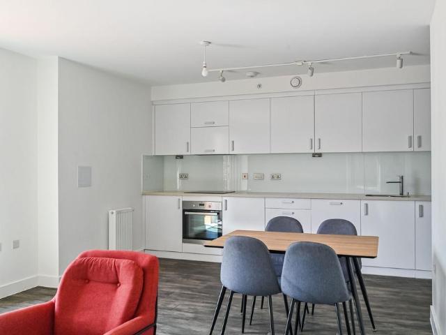 Millet Place, Royal Docks, LONDON, E16 3 bed flat to rent £3,250 pcm £750 pw