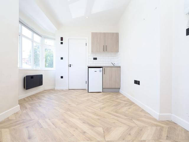 Millet Road, Greenford UB6, Studio to rent, £1,000 pcm | PrimeLocation