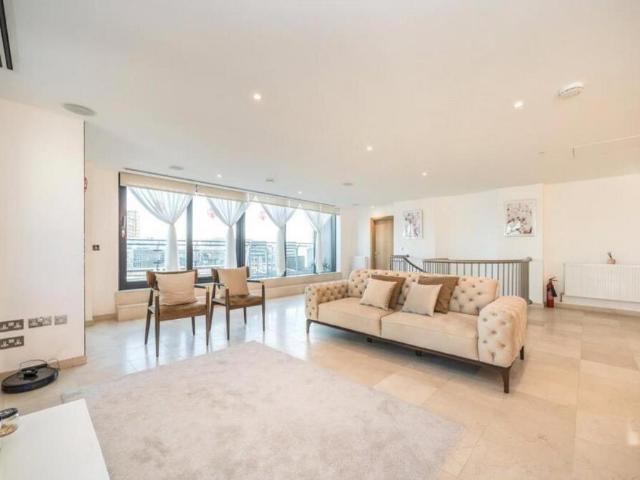 Millharbour, Canary Wharf 3 bed apartment to rent £5,001 pcm £1,154 pw