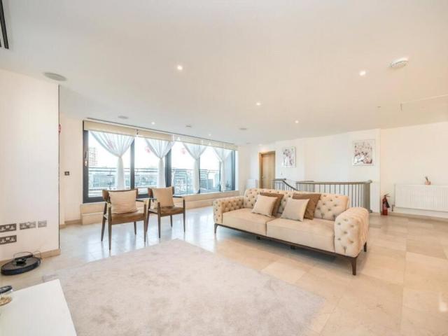 Millharbour, Canary Wharf E14, 3 bed flat to rent, £5,500 pcm | PrimeLocation