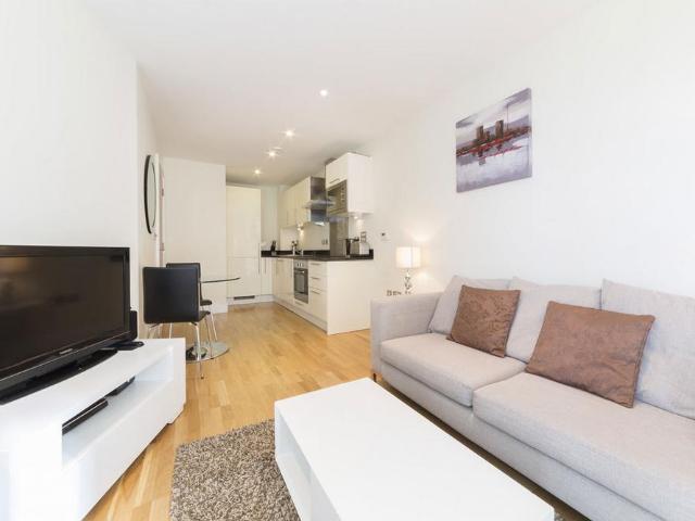 Millharbour, London E14 1 bed flat to rent £1,950 pcm £450 pw