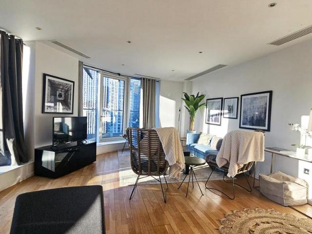 Millharbour, London E14 2 bed penthouse to rent £3,550 pcm £819 pw