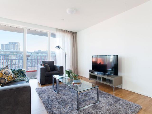 Millharbour, Millwall E14, 3 bed flat to rent, £5,600 pcm | PrimeLocation