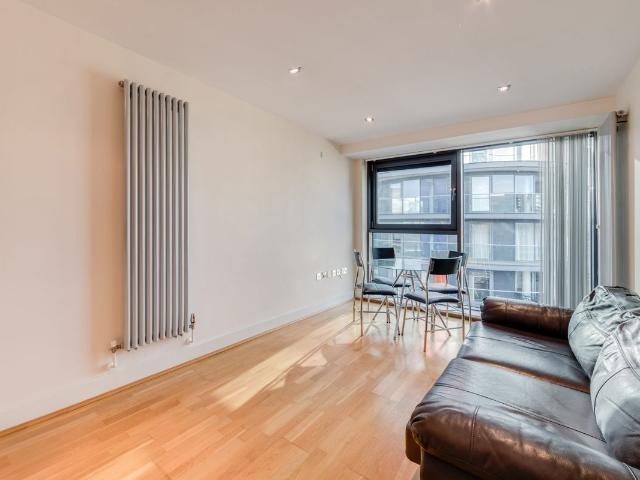 Millharbour, Millwall E14, 1 bed flat to rent, £1,850 pcm | PrimeLocation