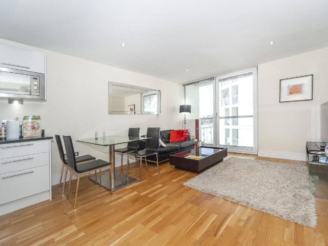 Millharbour, Millwall E14, 1 bed flat to rent, £2,100 pcm | PrimeLocation