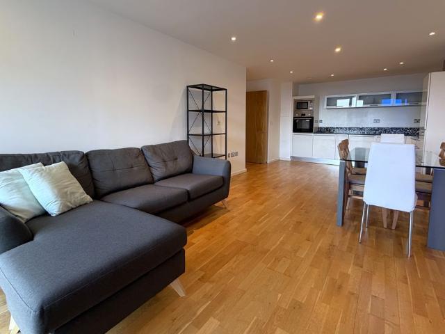 Millharbour, South Quay E14, 2 bed flat to rent, £2,750 pcm | PrimeLocation