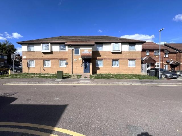 Milliners Court, Milliners Way, Luton LU3, 1 bed flat to rent, £875 pcm | PrimeLocation