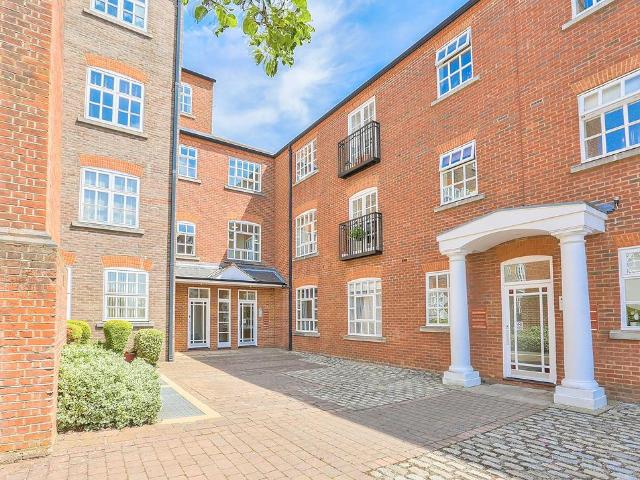 Milliners Court, St Albans AL1 2 bed apartment to rent £2,000 pcm £462 pw