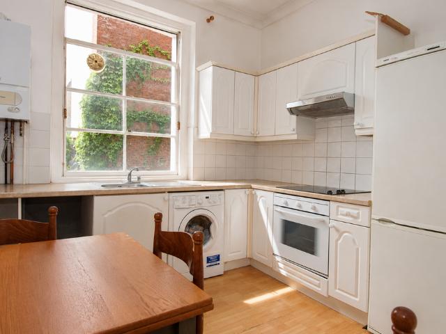 Millman Street, Holborn, London, WC1N 3 bed flat to rent £3,795 pcm £876 pw