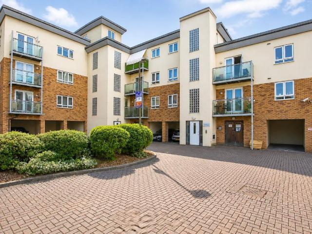 Mills Court, Todd Close, Borehamwood WD6, 1 bed flat to rent, £1,475 pcm | PrimeLocation