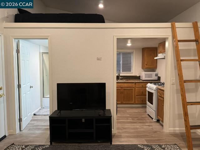 Millsmont, Oakland, CA 94605 | MLS #41121 | Compass