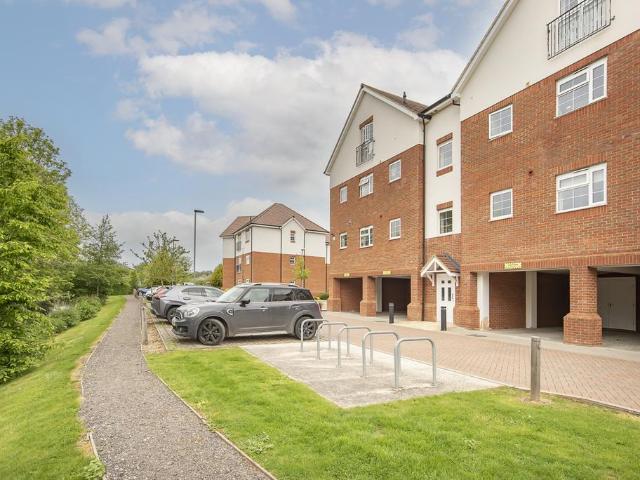 Millstone Way, Hertfordshire AL5 2 bed apartment to rent £1,650 pcm £381 pw