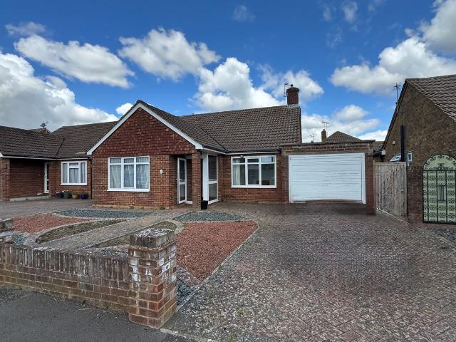 Millstream Gardens, Polegate BN26, 3 bed bungalow to rent, £1,400 pcm | PrimeLocation