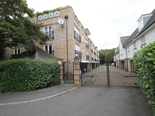 Millpond Place, Carshalton SM5, 2 bed flat to rent, £1,750 pcm | PrimeLocation