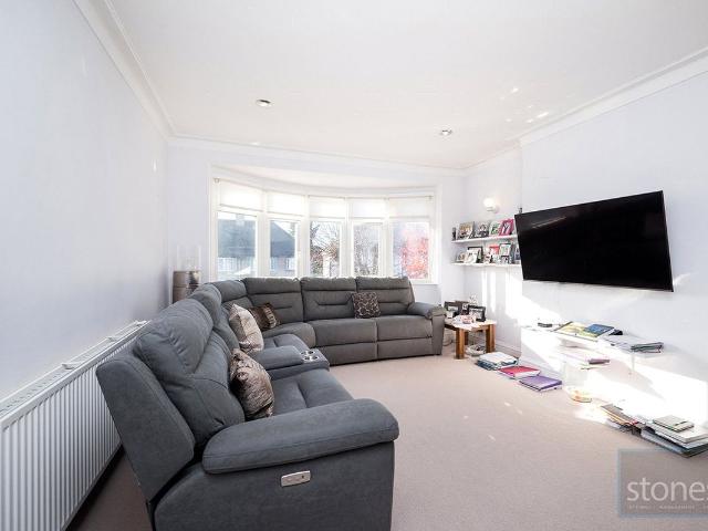 Millway, Mill Hill, London NW7, 4 bed flat to rent, £2,500 pcm | PrimeLocation