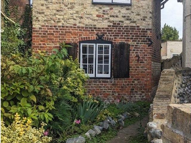 Millwall Place, Sandwich CT13, 2 bed detached house to rent, £1,500 pcm | PrimeLocation