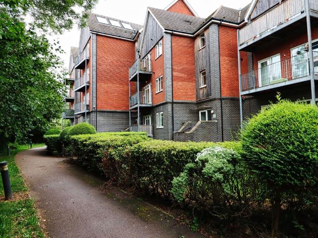Millward Drive, Fenny Stratford, Milton Keynes MK2, 2 bed flat to rent, £1,250 pcm | PrimeLocation