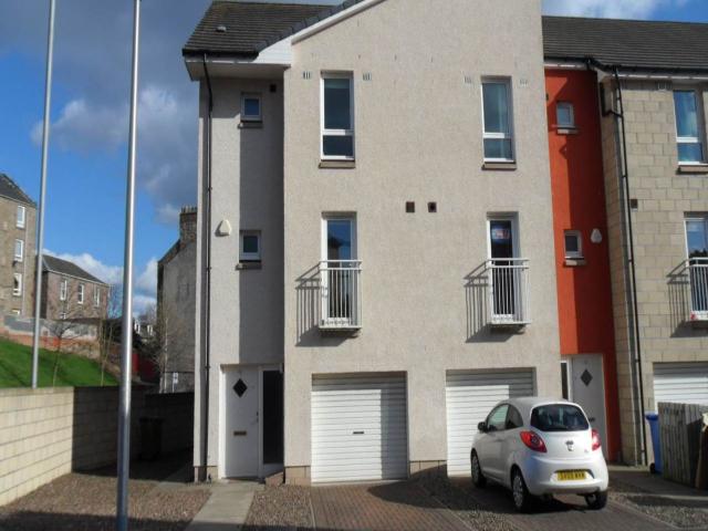 Milnbank Gardens, Dundee DD1, 4 bed town house to rent, £1,800 pcm | PrimeLocation