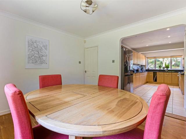 Milner Drive, Cobham, Surrey, KT11 5 bed detached house to rent £4,950 pcm £1,142 pw