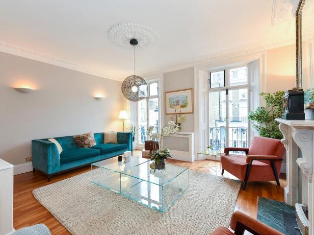 Milner Street, Knightsbridge, London. 5 bed house to rent £11,266 pcm £2,600 pw