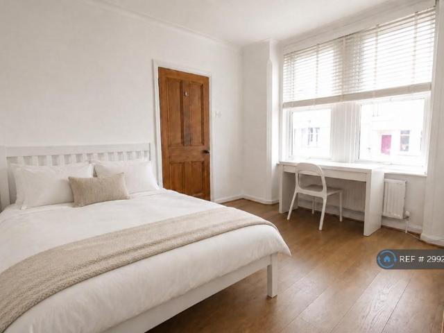 Milner Road, Brighton, BN2 5 bed terraced house to rent £2,795 pcm £645 pw