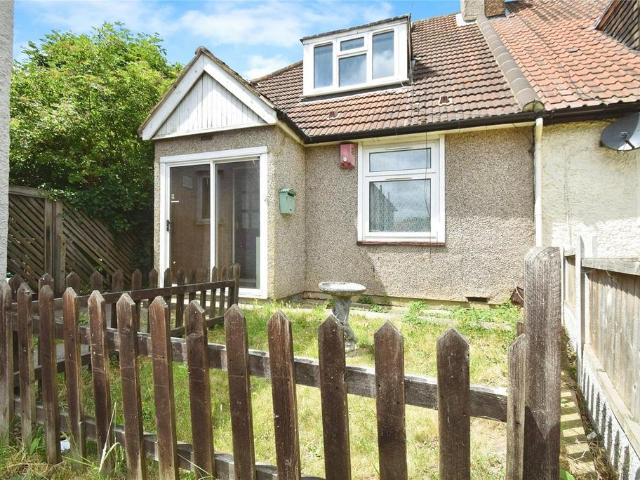 Milner Road, Dagenham, RM8 3 bed end of terrace house to rent £2,250 pcm £519 pw